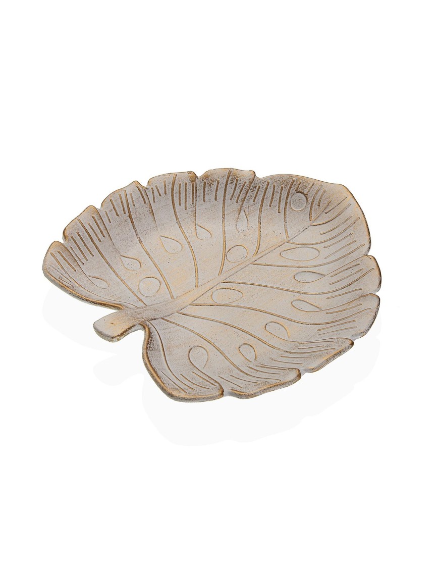WORN GOLD CENTERPIECE IN THE SHAPE OF A LEAF